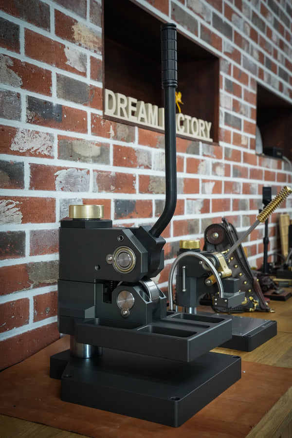 Clicker press, Hand clicker, Leathercraft – DreamFactory Leather Tools