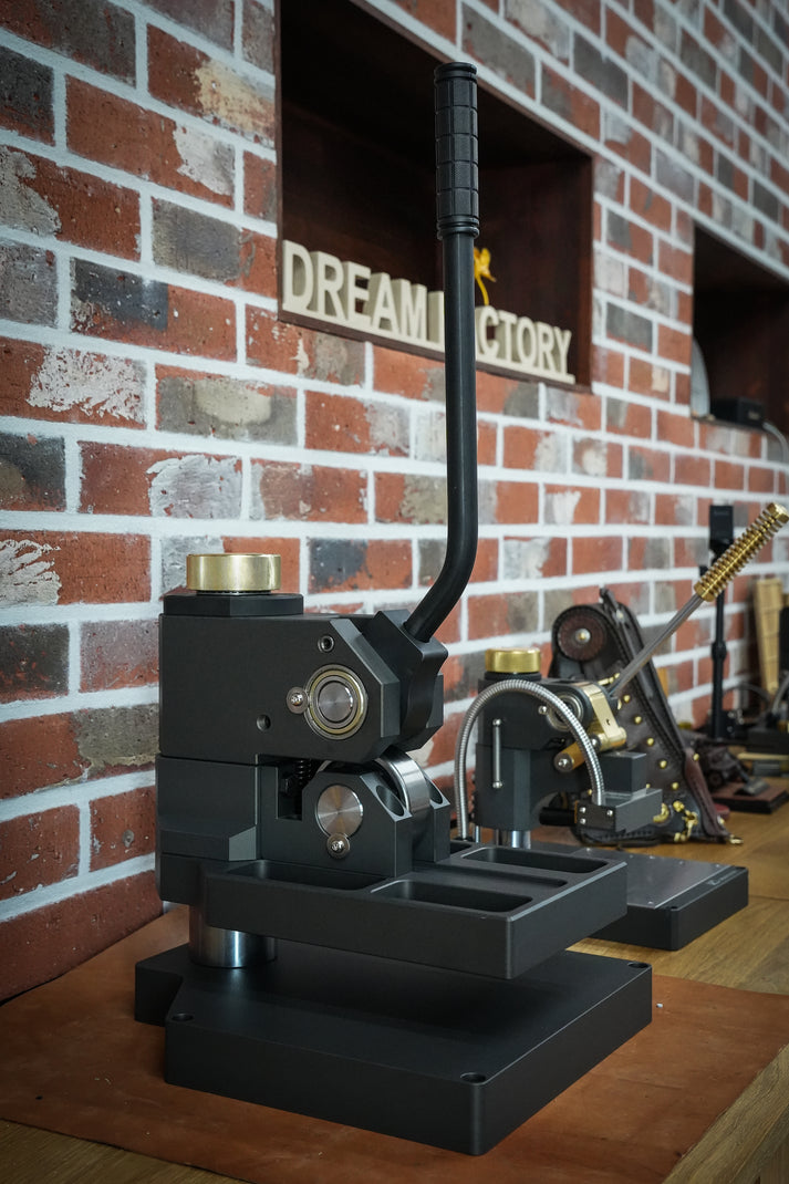 Clicker press, Hand clicker, Leathercraft – DreamFactory Leather Tools