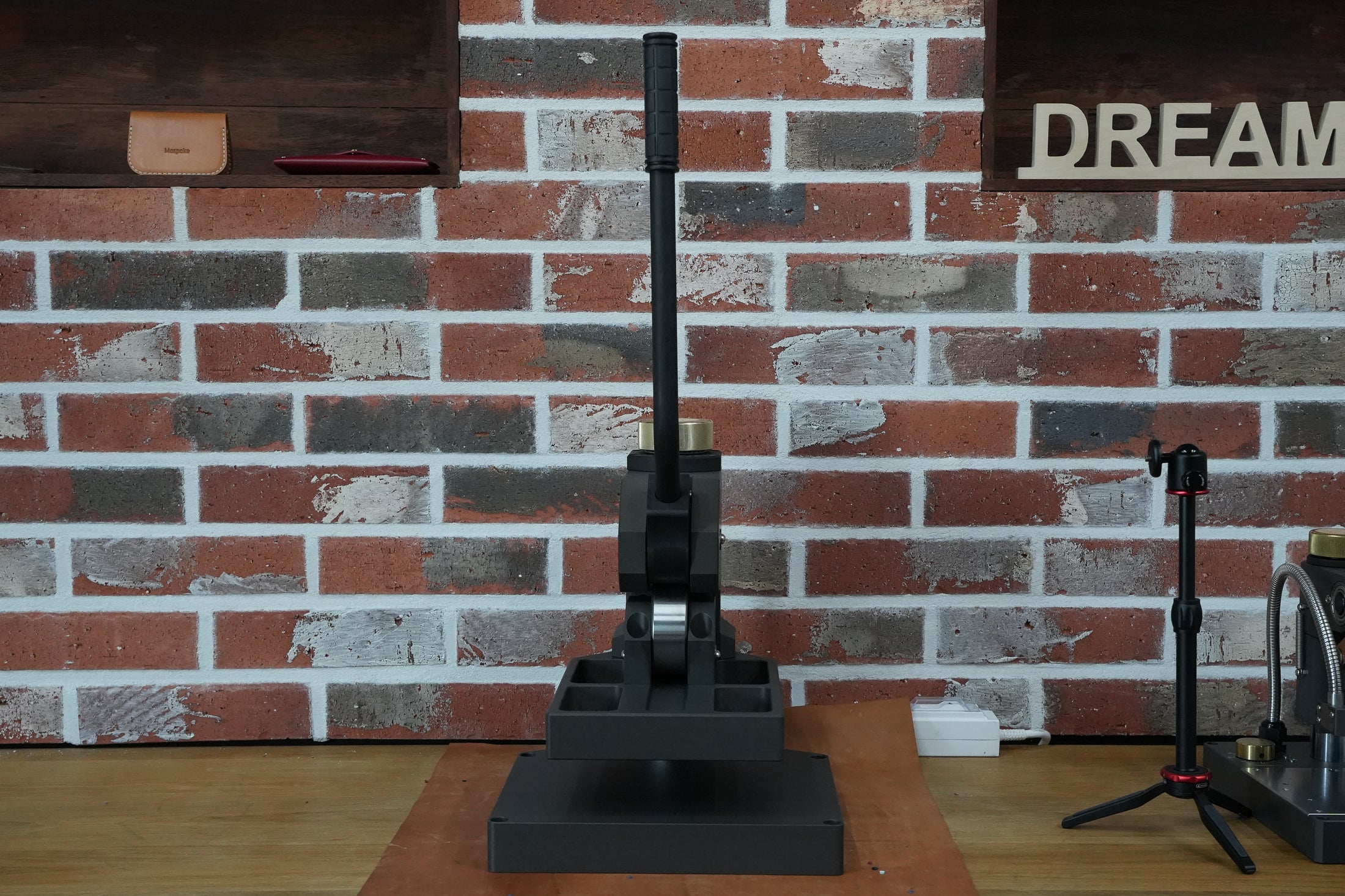 Clicker press, Hand clicker, Leathercraft – DreamFactory Leather Tools